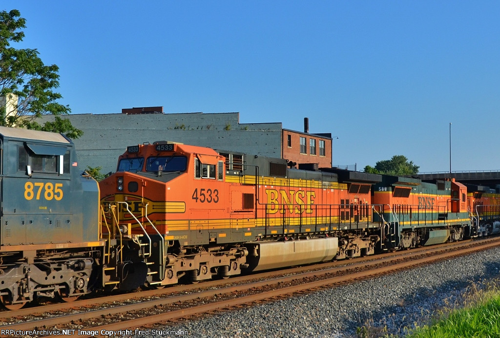 BNSF 4533